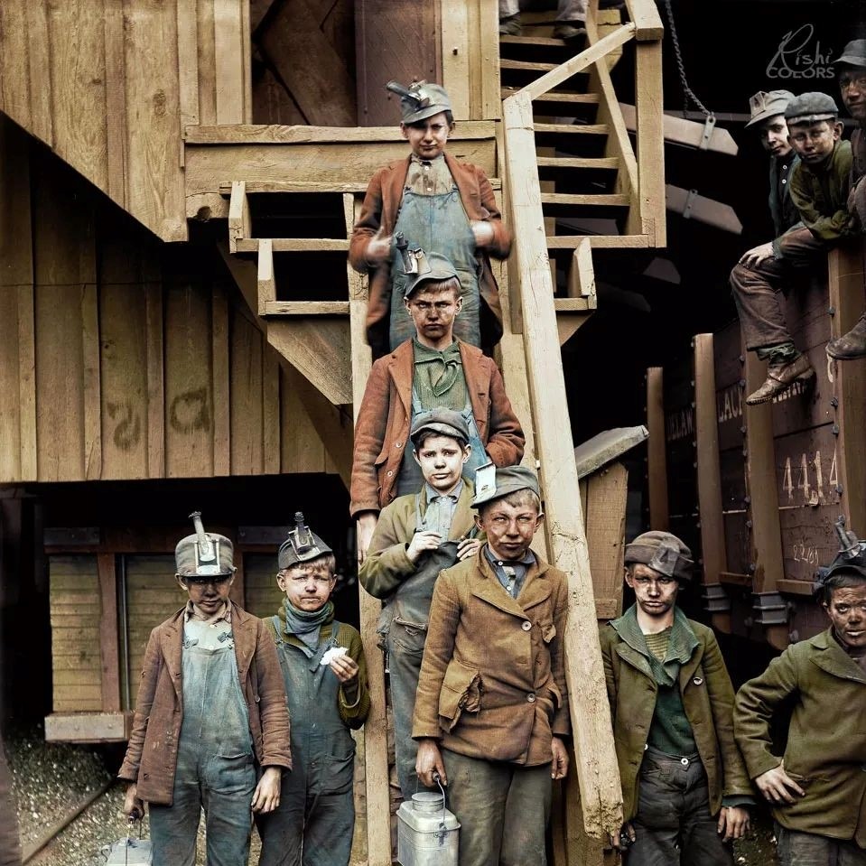 Top 15 Most Popular Colorized Photos of 2022 - Facebook Edition ...